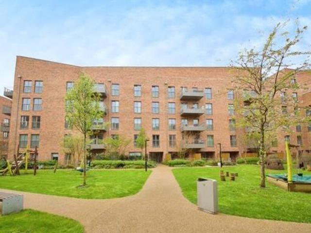 2 Bedroom Flat For Sale In London