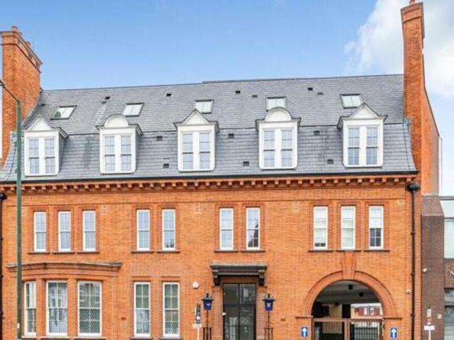 2 Bedroom Flat For Sale In London