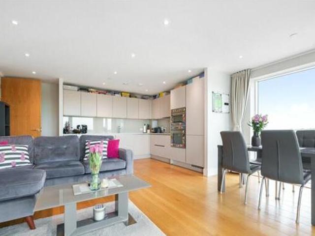 2 Bedroom Flat For Sale In London