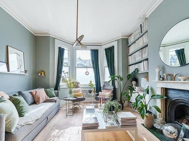 2 Bedroom Flat For Sale In London