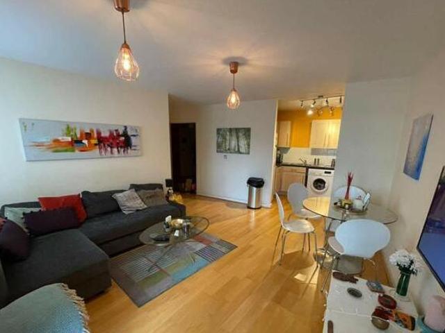 2 Bedroom Flat For Sale In London