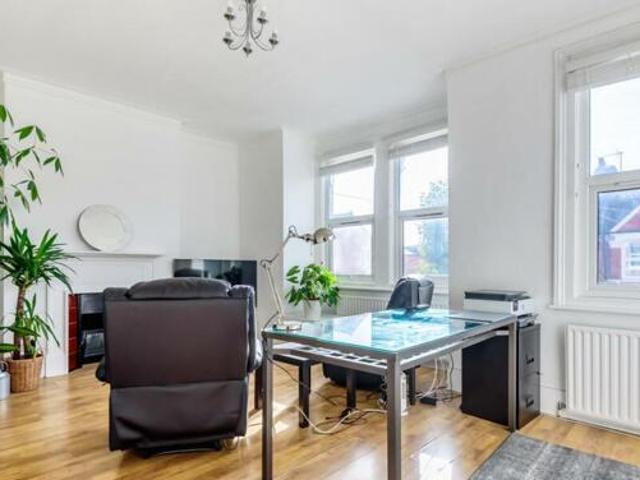 2 Bedroom Flat For Sale In London