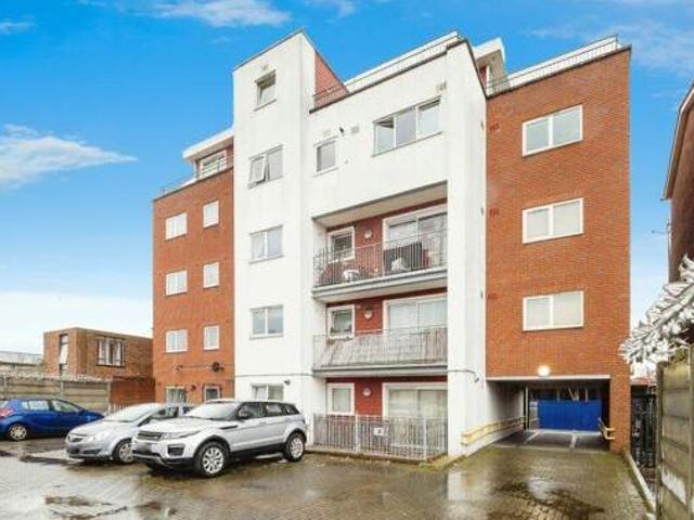 2 Bedroom Flat For Sale In London