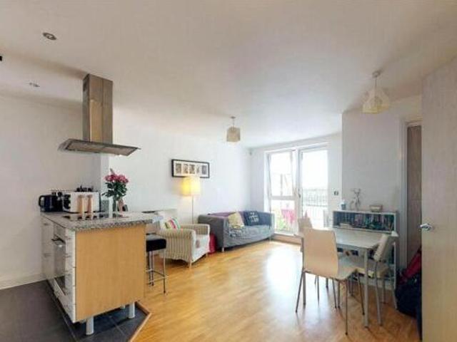 2 Bedroom Flat For Sale In London
