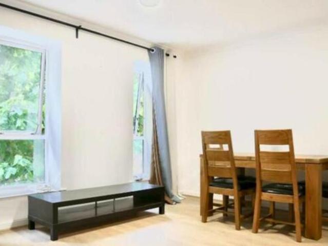 2 Bedroom Flat For Sale In London