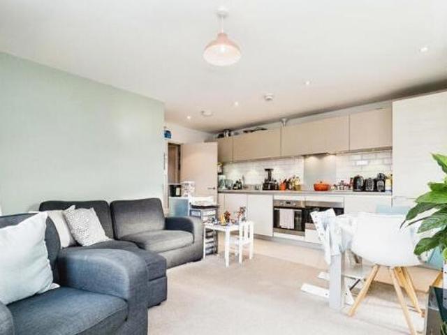 2 Bedroom Flat For Sale In London