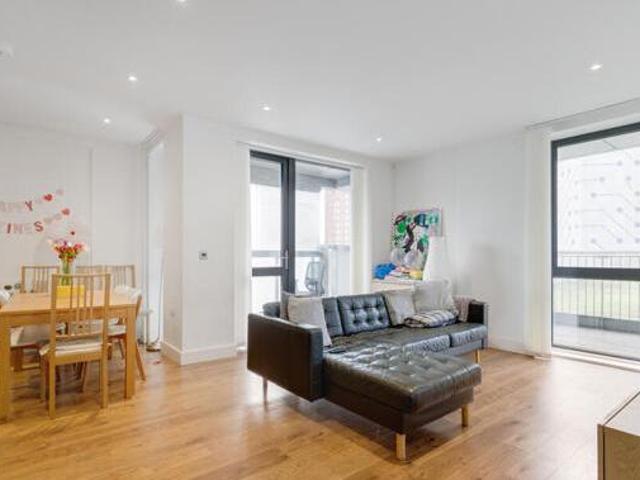 2 Bedroom Flat For Sale In London