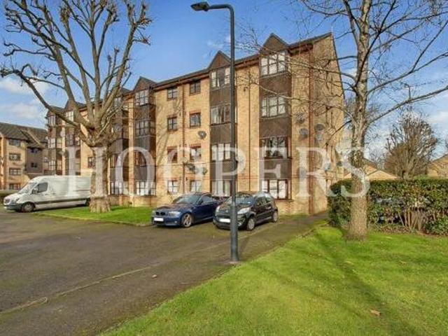 2 Bedroom Flat For Sale In London