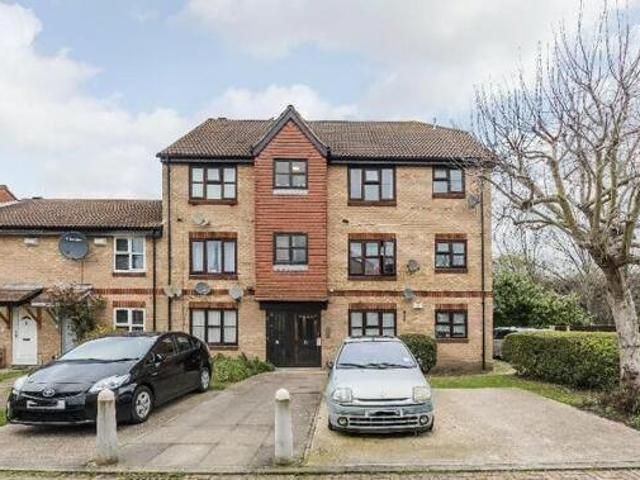 2 Bedroom Flat For Sale In London