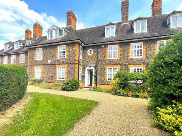 2 Bedroom Flat For Sale In London