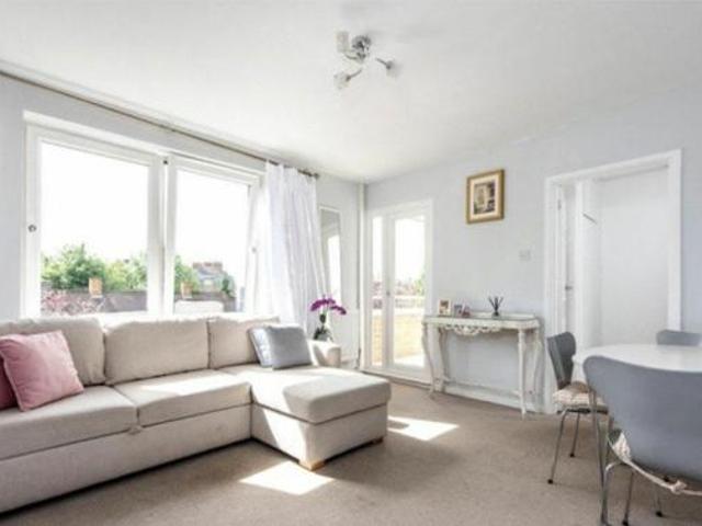2 Bedroom Flat For Sale In London