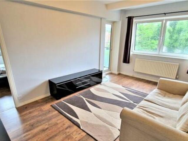 2 Bedroom Flat For Sale In London
