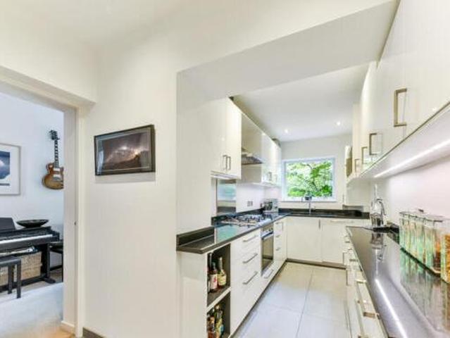 2 Bedroom Flat For Sale In London