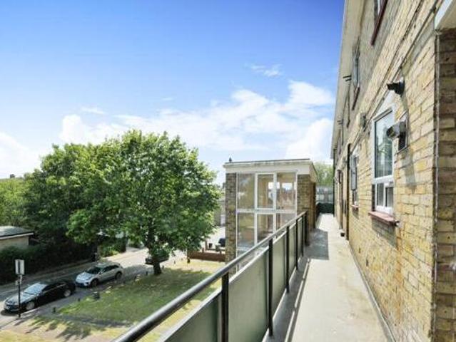 2 Bedroom Flat For Sale In London