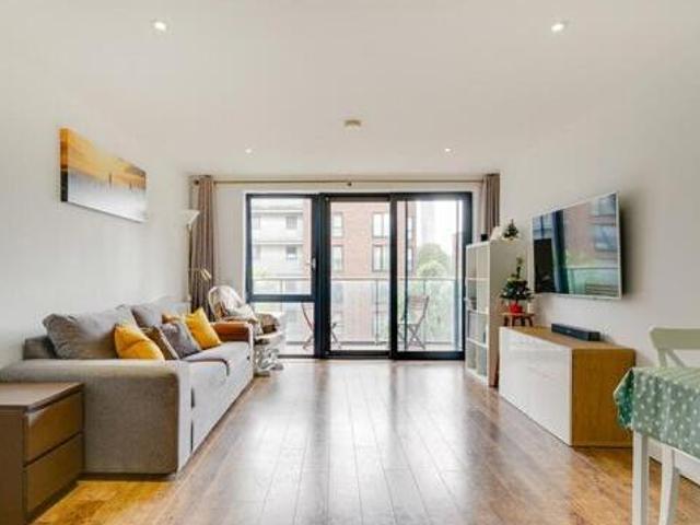 2 Bedroom Flat For Sale In London