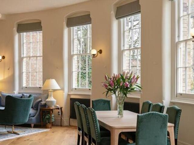 2 Bedroom Flat For Sale In London