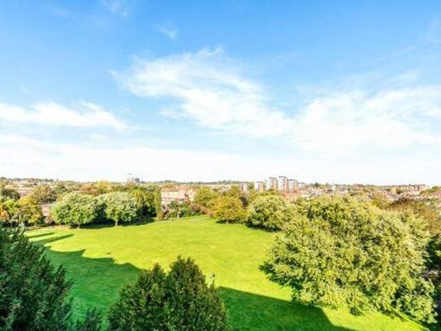 2 Bedroom Flat For Sale In London