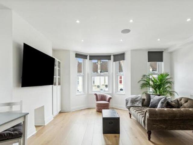 2 Bedroom Flat For Sale In London
