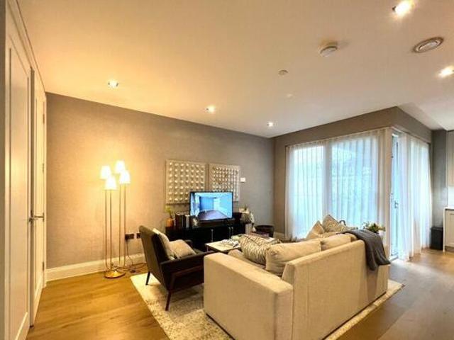 2 Bedroom Flat For Sale In London