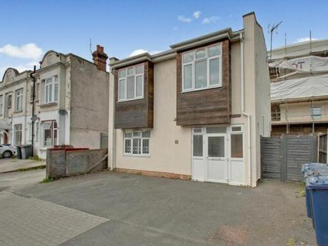 2 Bedroom Flat For Sale In London