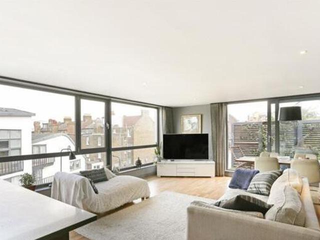 2 Bedroom Flat For Sale In London