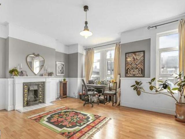 2 Bedroom Flat For Sale In London