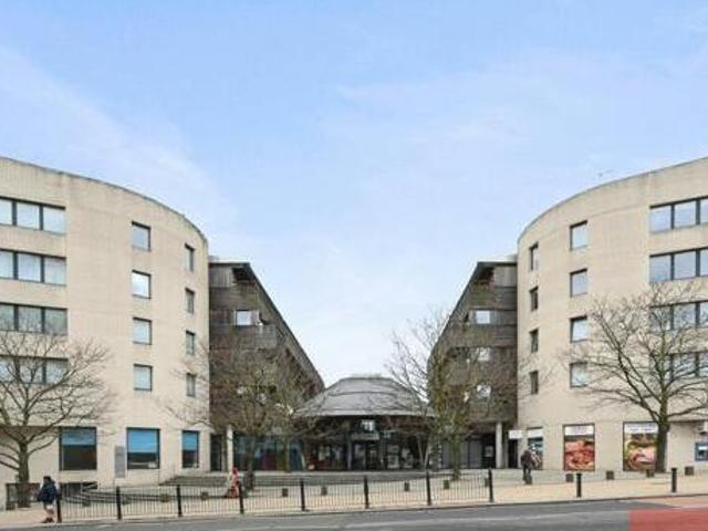 2 Bedroom Flat For Sale In London