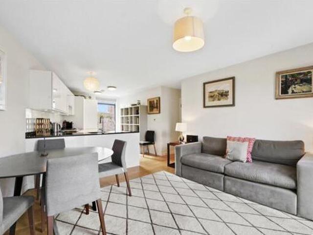 2 Bedroom Flat For Sale In London