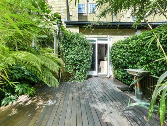 2 Bedroom Flat For Sale In London