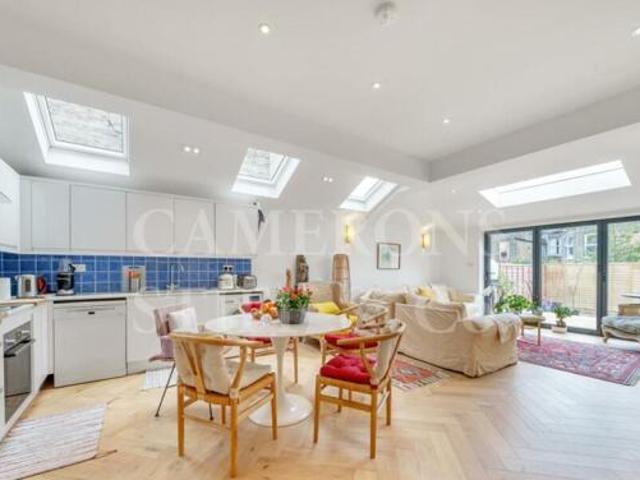 2 Bedroom Flat For Sale In London