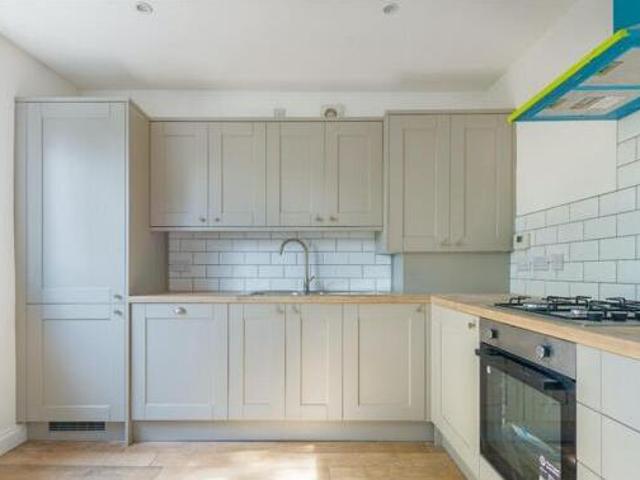 2 Bedroom Flat For Sale In London