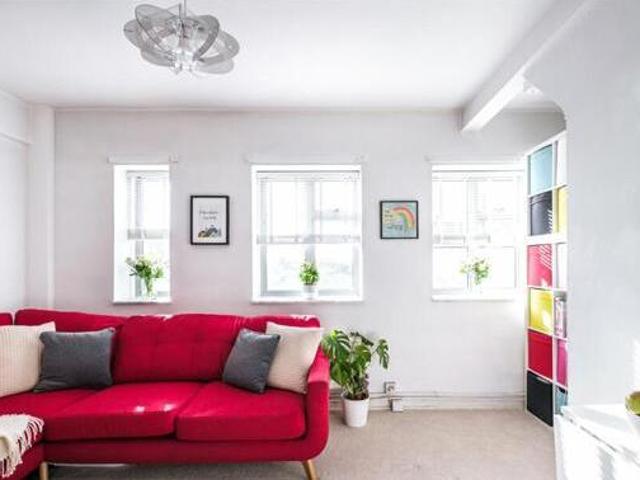 2 Bedroom Flat For Sale In London