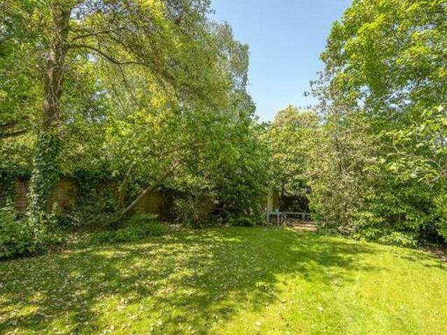 2 Bedroom Flat For Sale In London
