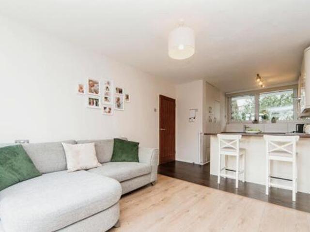 2 Bedroom Flat For Sale In London