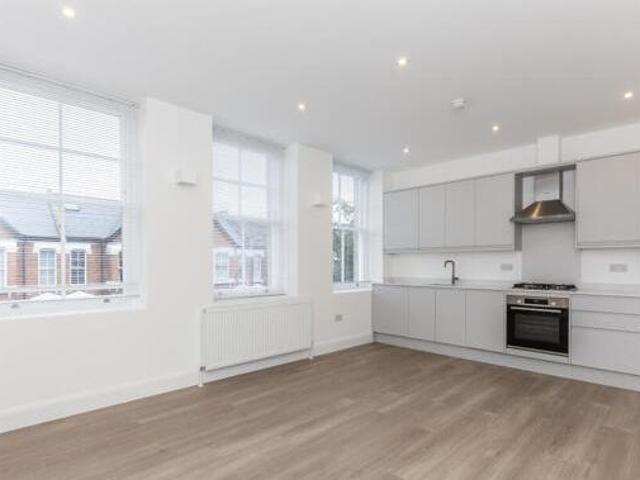2 Bedroom Flat For Sale In London