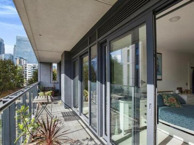 2 Bedroom Flat For Sale In London