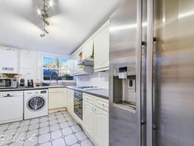 2 Bedroom Flat For Sale In London