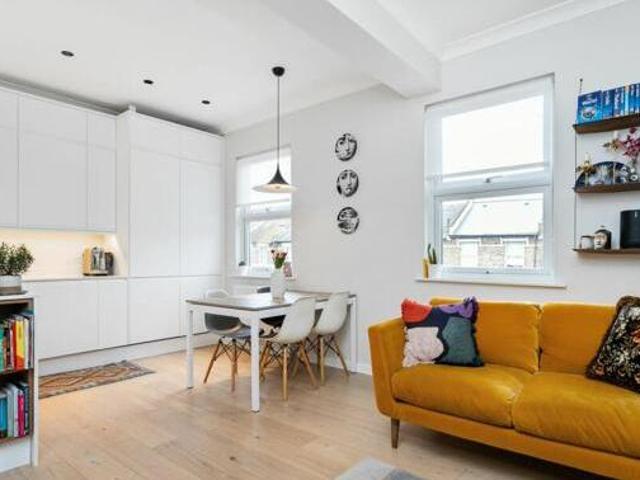 2 Bedroom Flat For Sale In London