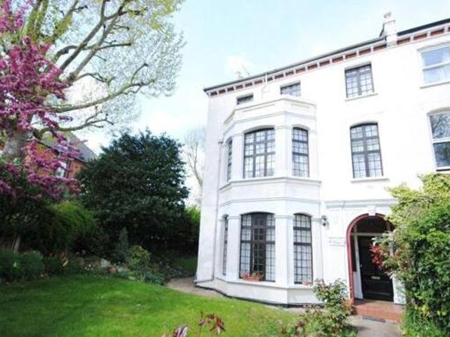 2 Bedroom Flat For Sale In London