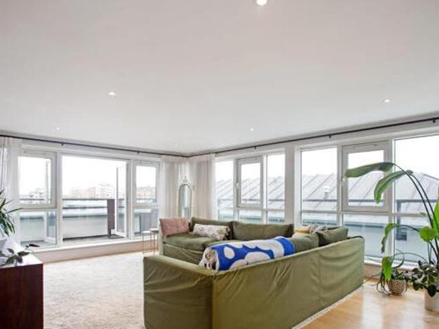 2 Bedroom Flat For Sale In London