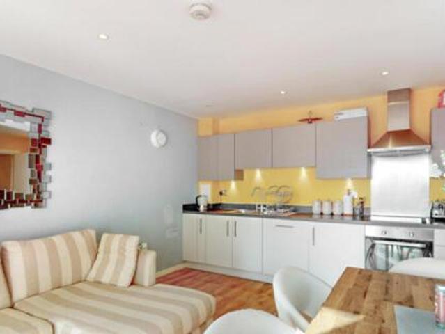 2 Bedroom Flat For Sale In London