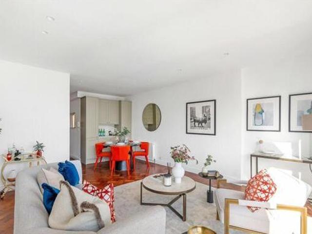 2 Bedroom Flat For Sale In London