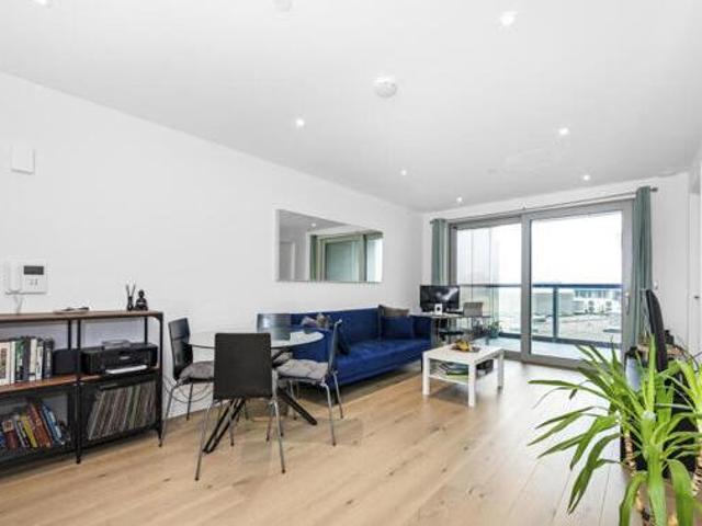 2 Bedroom Flat For Sale In London