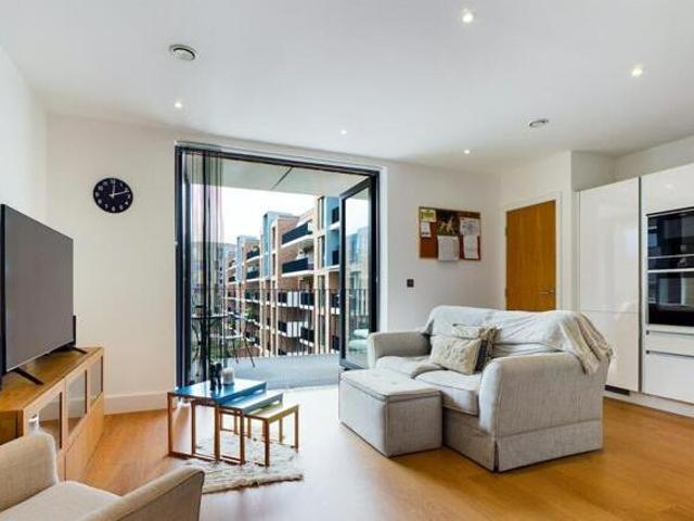 2 Bedroom Flat For Sale In London