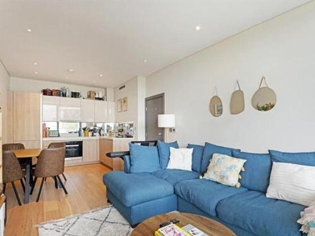 2 Bedroom Flat For Sale In London