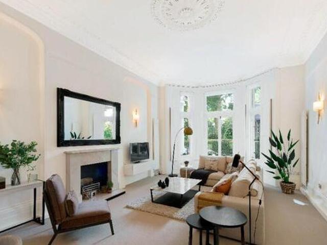 2 Bedroom Flat For Sale In London