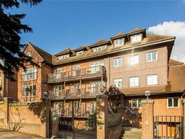 2 Bedroom Flat For Sale In London