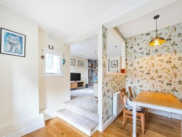 2 Bedroom Flat For Sale In London