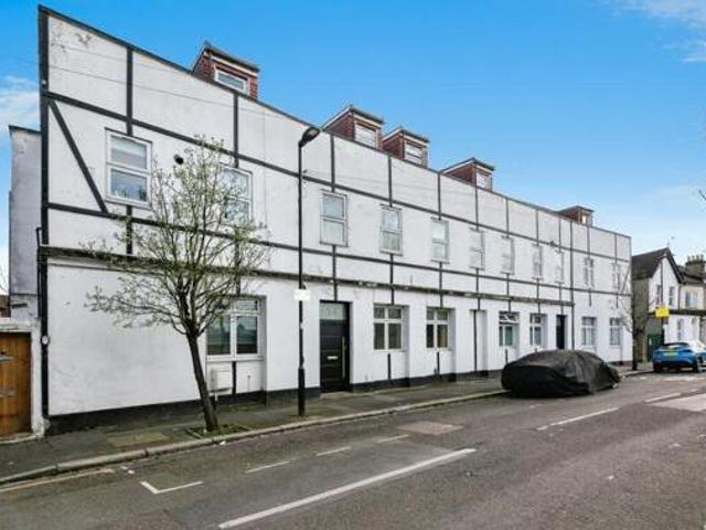 2 Bedroom Flat For Sale In London