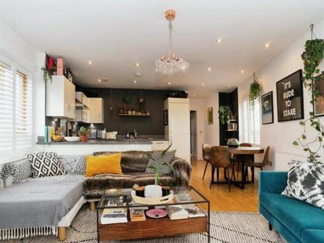 2 Bedroom Flat For Sale In London